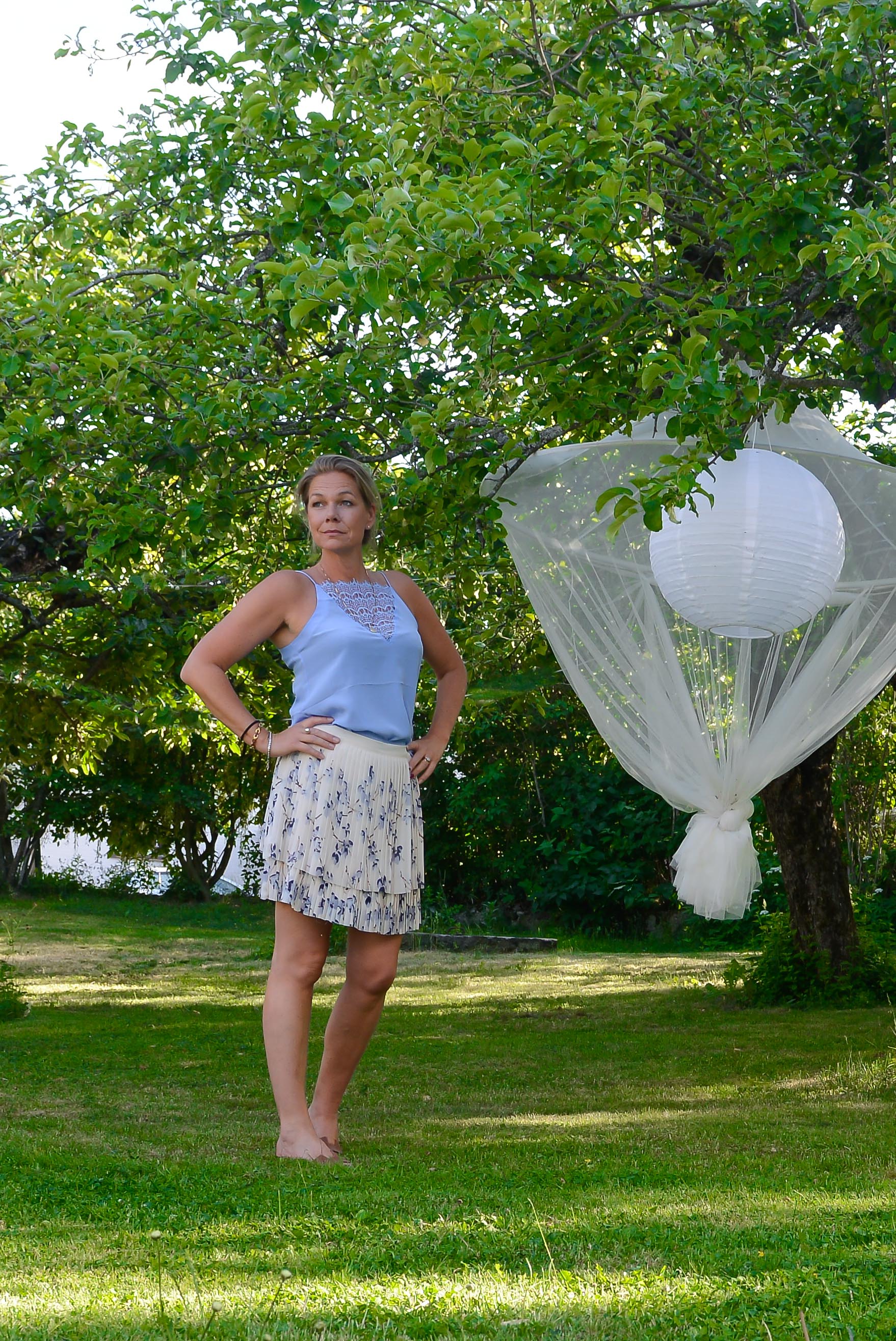 Ett linne med tunna band och en plisserad kjol – Drömhus