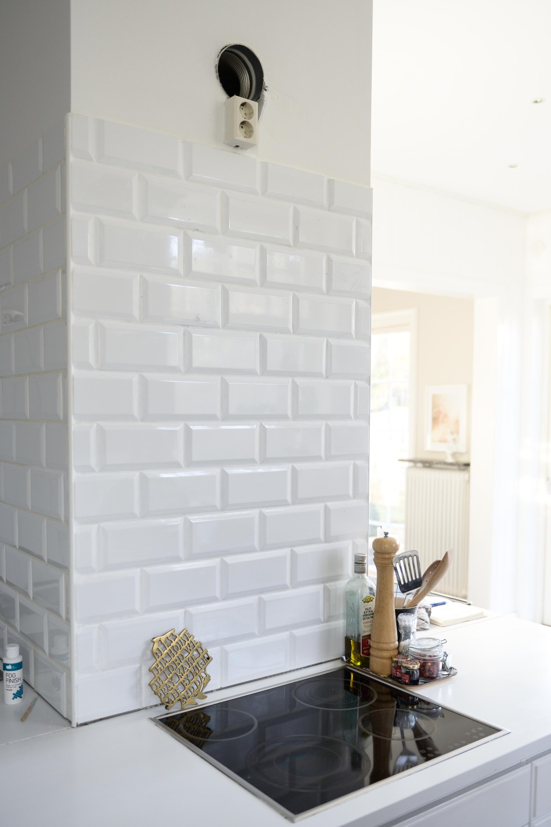 Fula gula fogar i köket blev kritvita med det här medlet – Drömhus