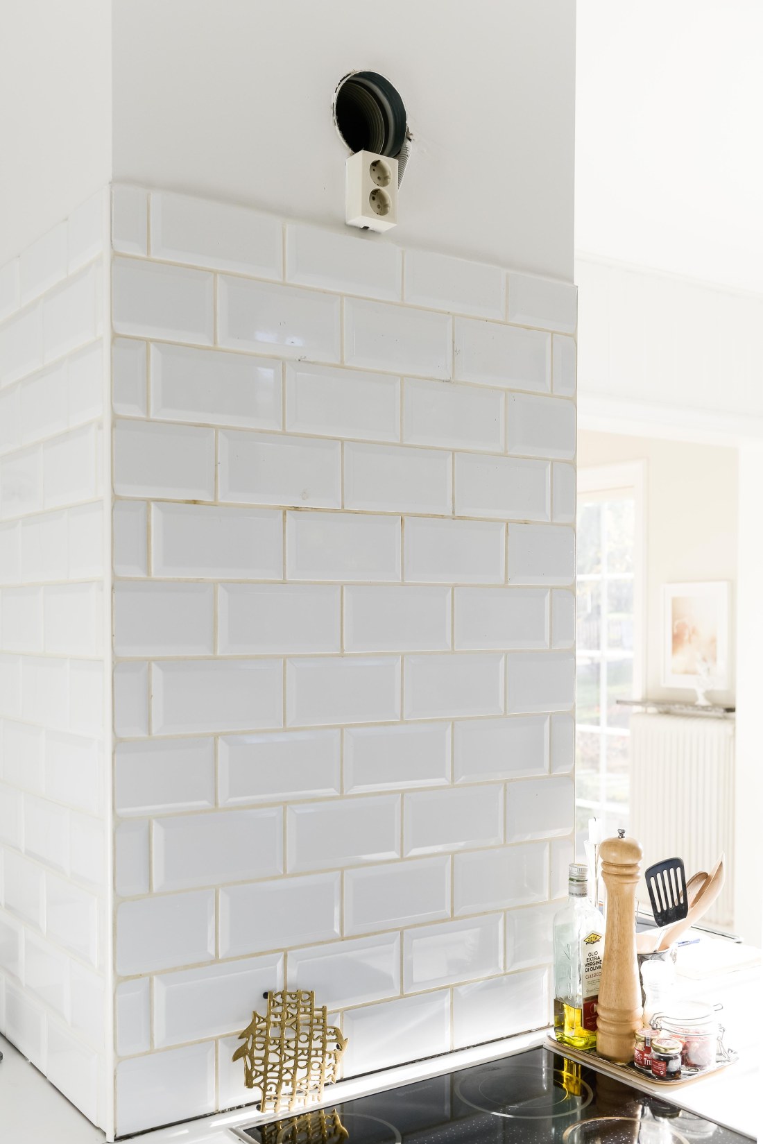 Fula gula fogar i köket blev kritvita med det här medlet – Drömhus